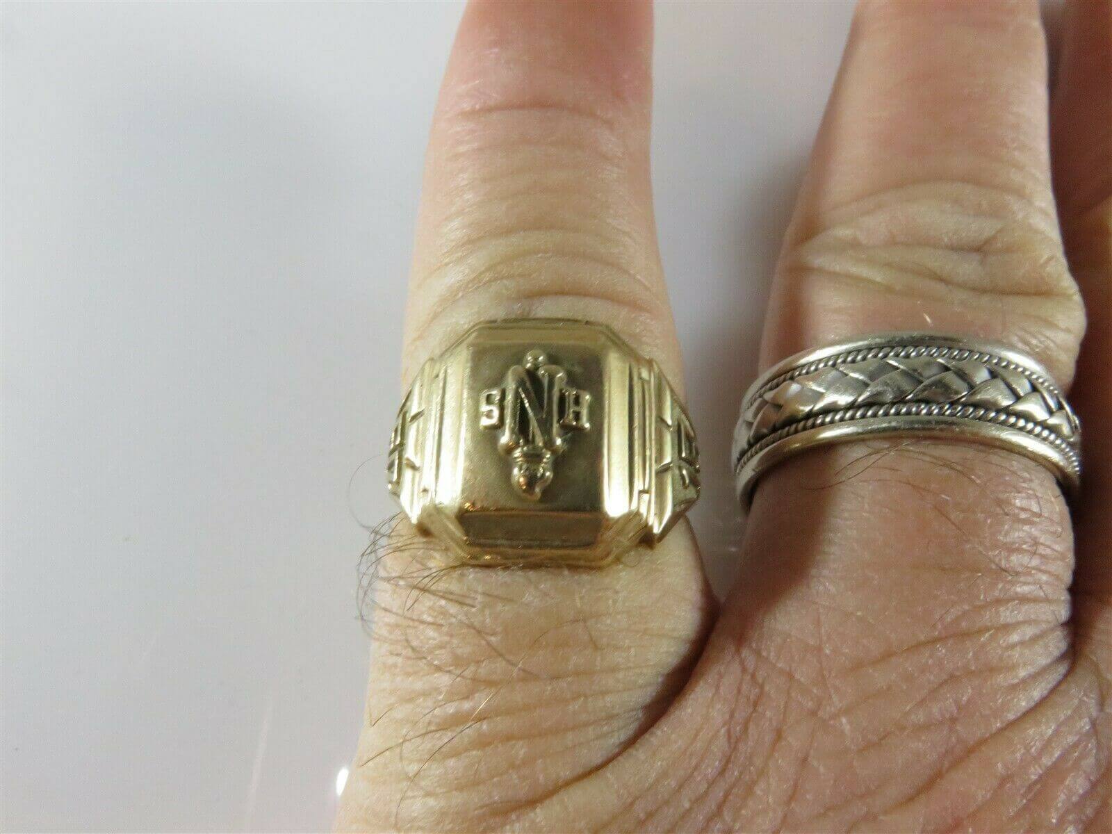 7.5 Grams 10K Gold 1960 NHS Class Ring Size 7 3/4 Dieges & Clust High