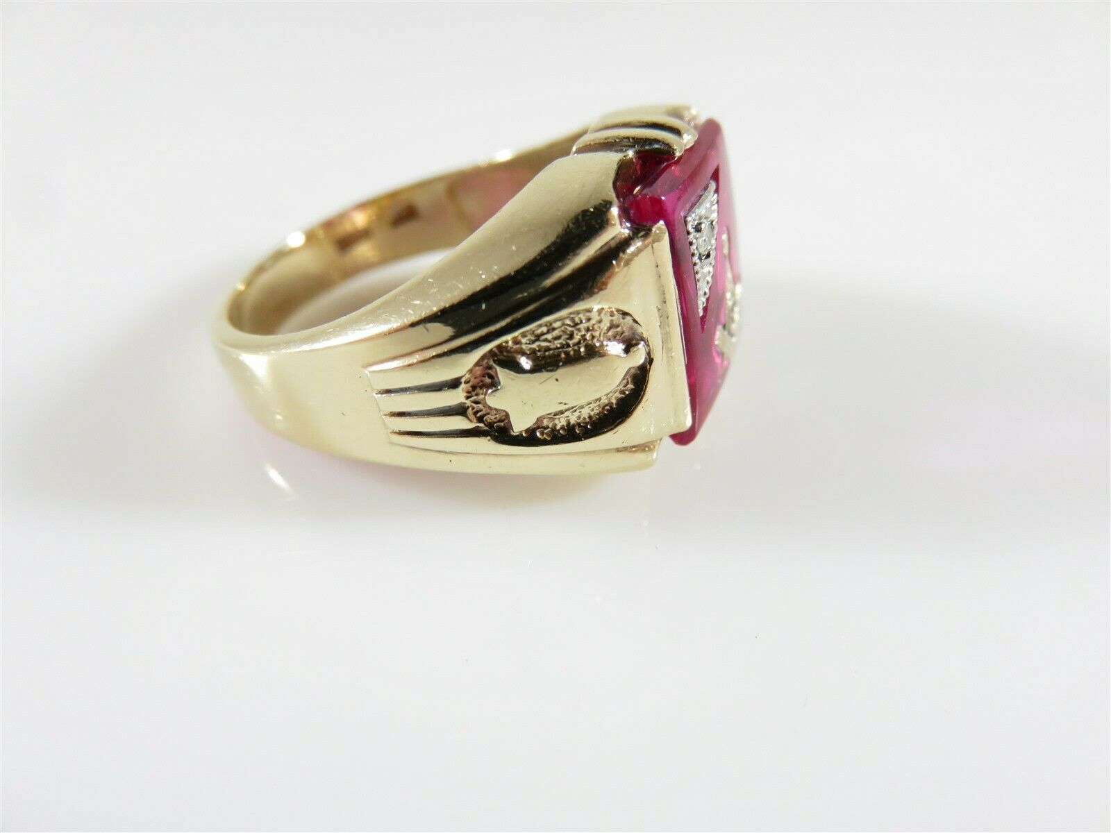 Vintage 10K Gold Freemason Ring Masonic Symbol Size 10 Synth Ruby Inse